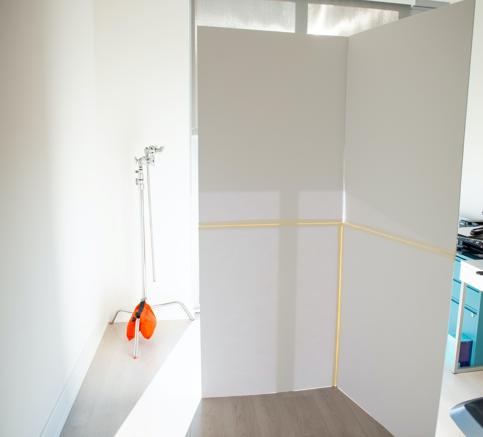 How to Make Your Own Homemade Foldable V-Flats • Giggster Guide