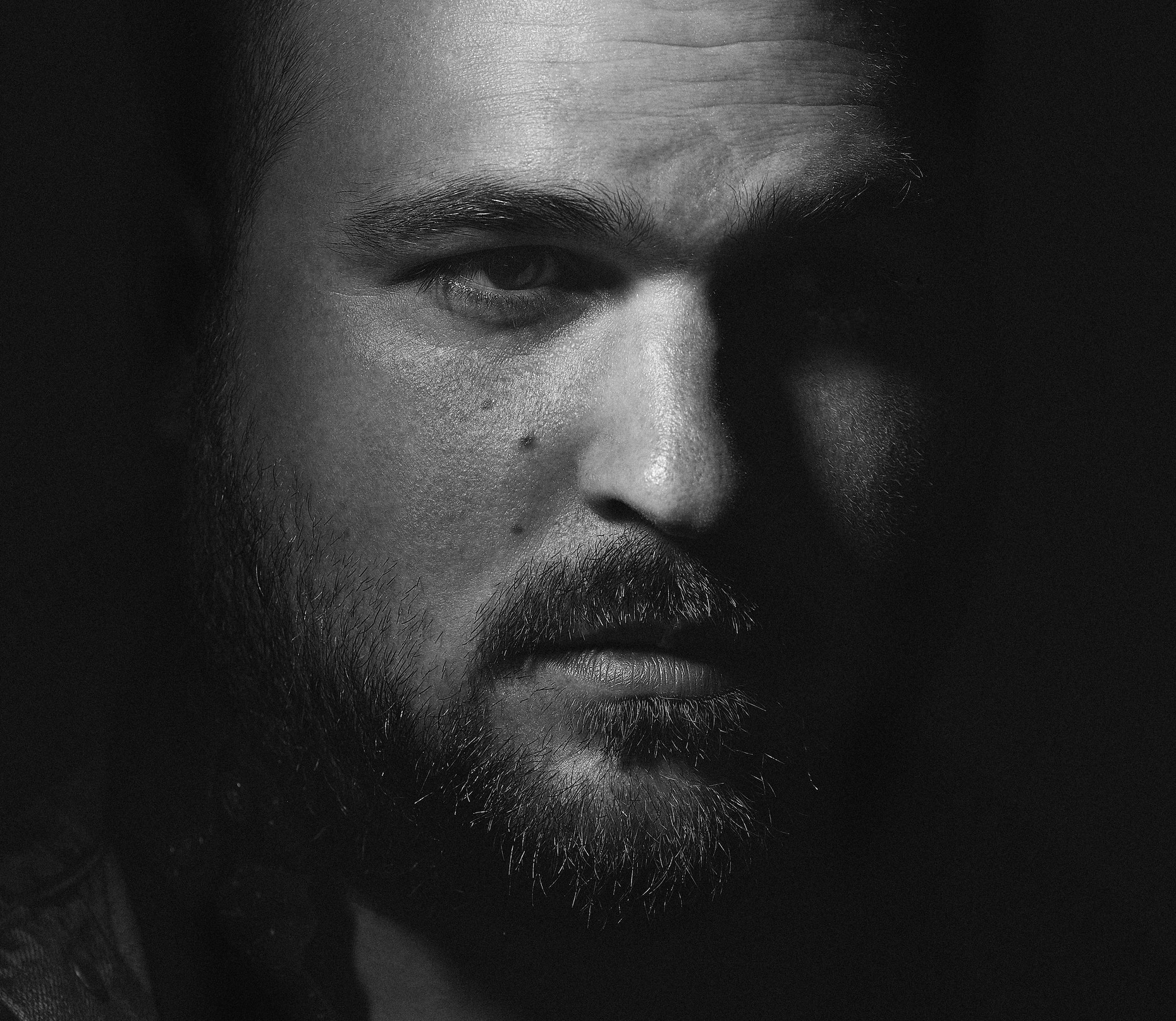 6 Tips for Using Flags in Photography • Giggster Guide