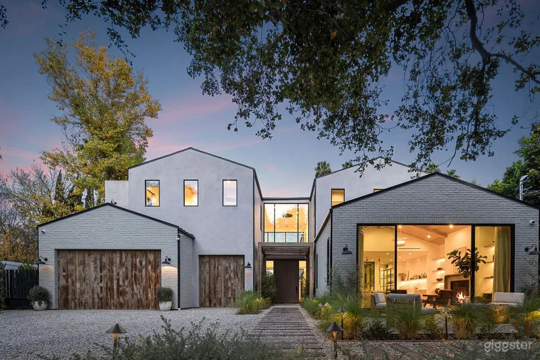 CRISP MODERN FARMHOUSE/ LUXE LIGHT & FLOW | Rent this location on Giggster