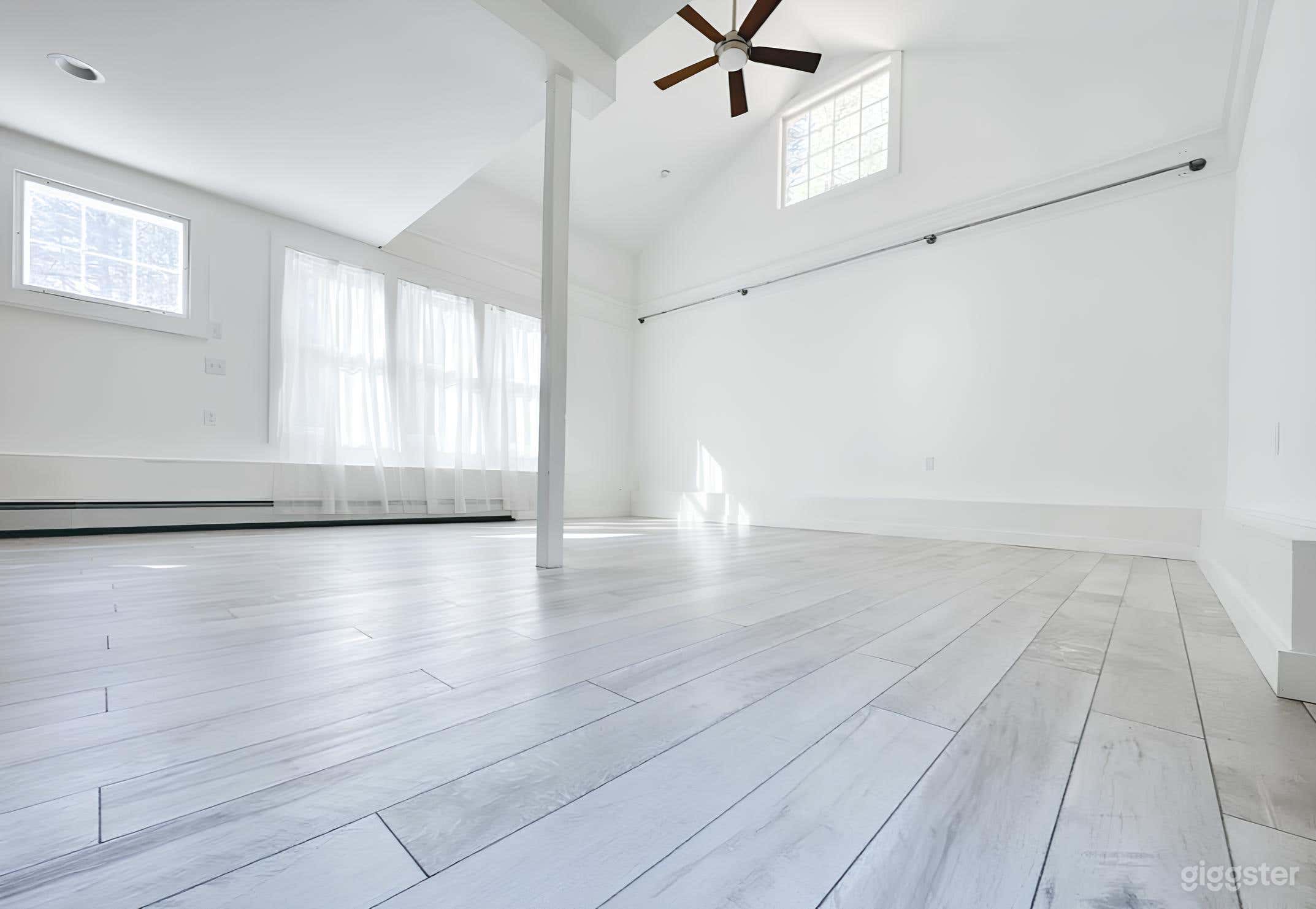 Bright & Minimal, Natural Light Photography Creative Space | Rent this ...