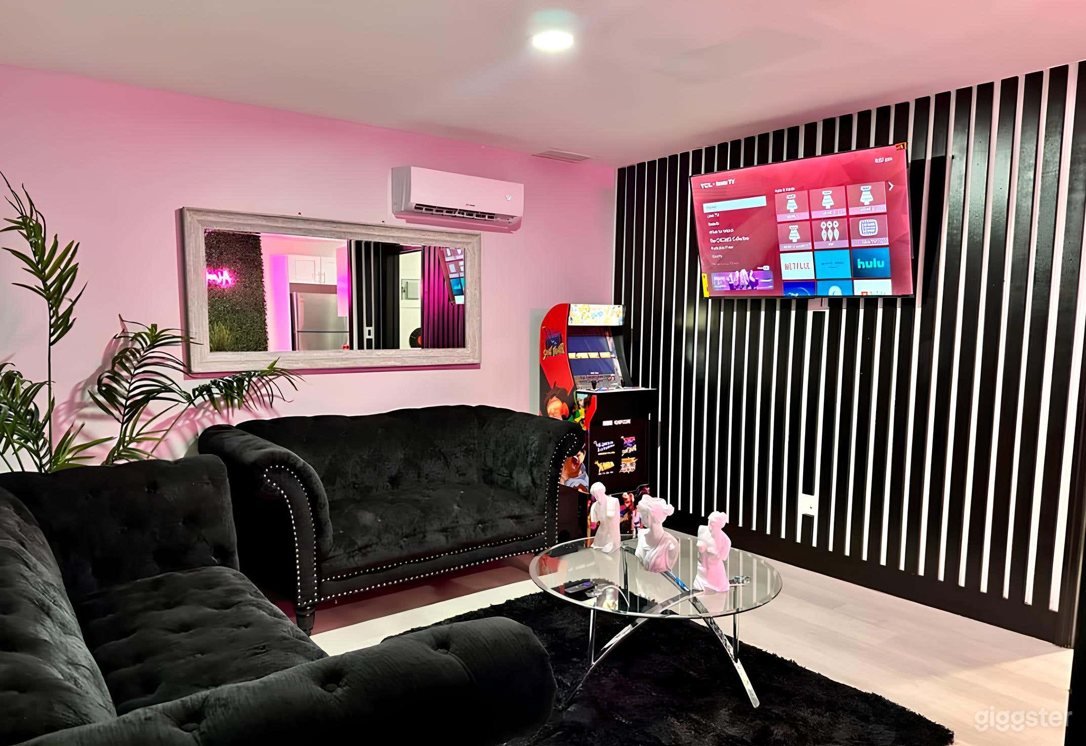 Luxurious, Modern, Classic, & Retro Home! | Rent this location on Giggster