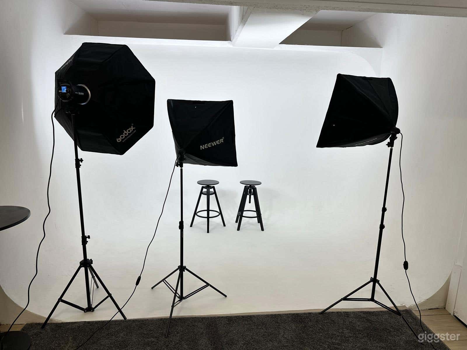 Modern Photography Studio | Rent this location on Giggster