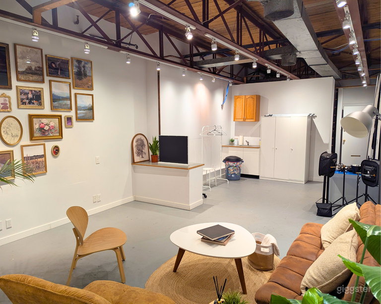 Rent Influencer Studio Spaces Near Me | Content Creator Houses | Giggster