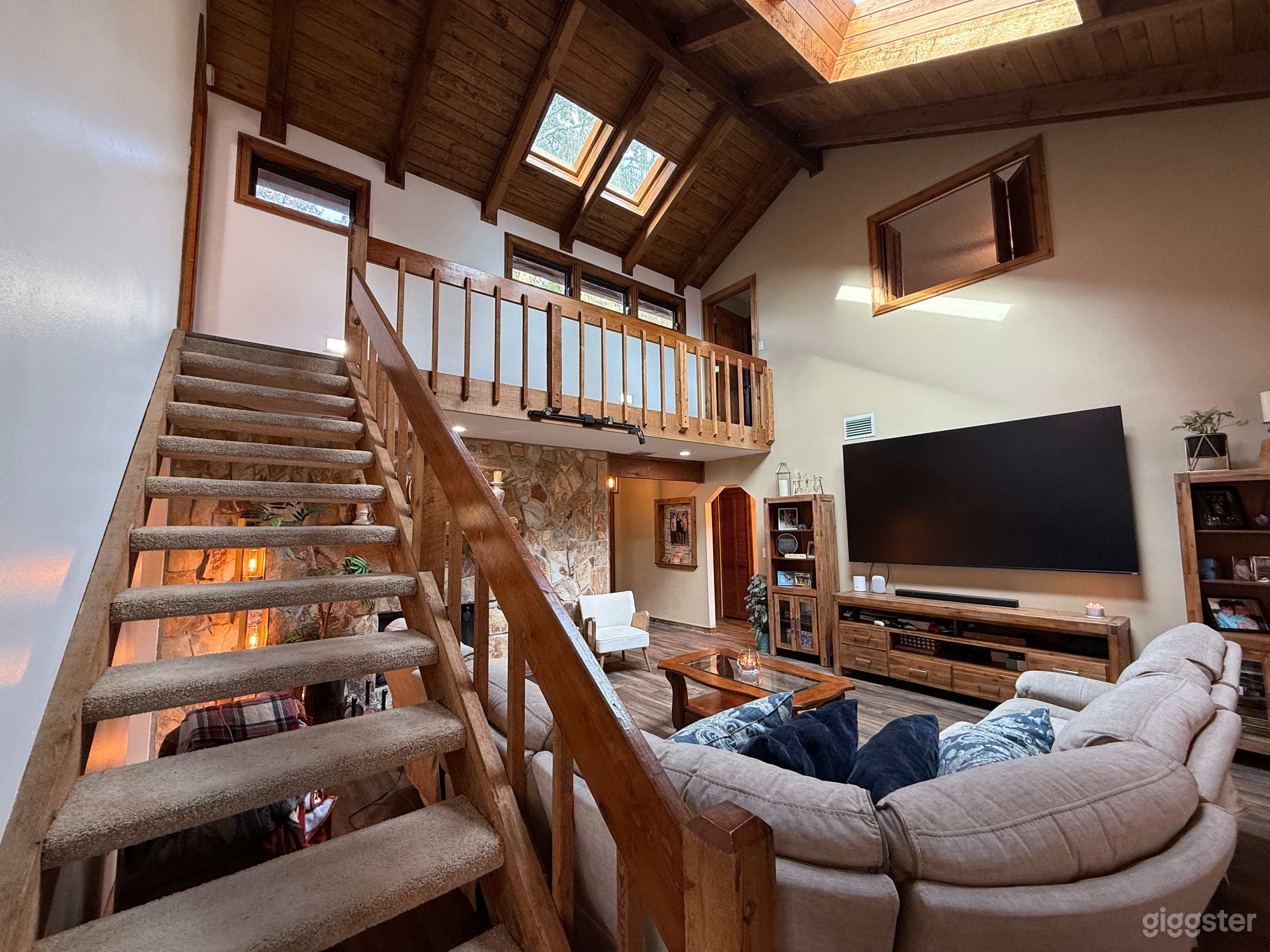 Cabin Style Home | Rent this location on Giggster