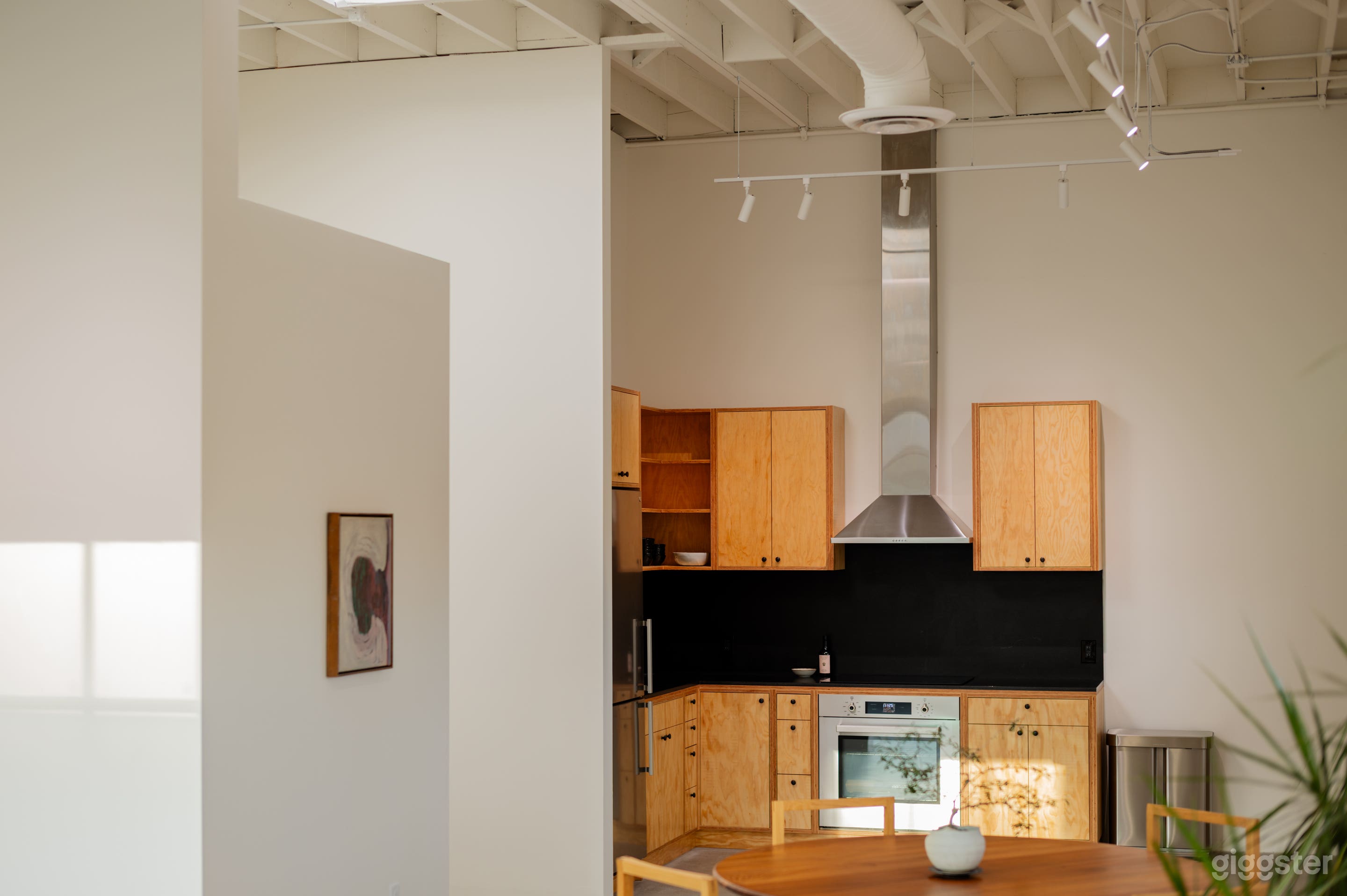 Gallery-Style Creative Studio for Shoots, Events & Pop-Ups | Rent this ...