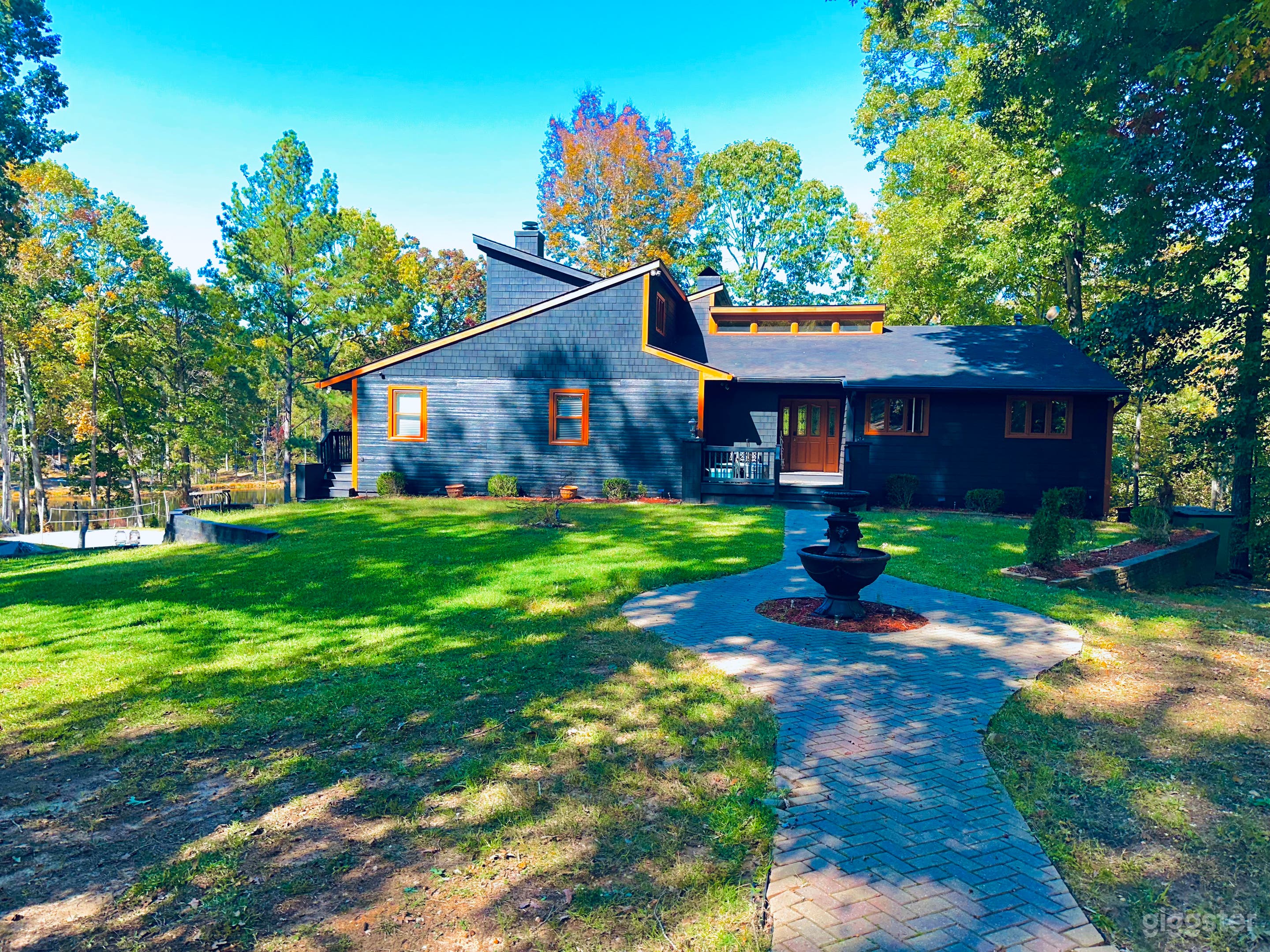 Cabin at lake demo | Rent this location on Giggster