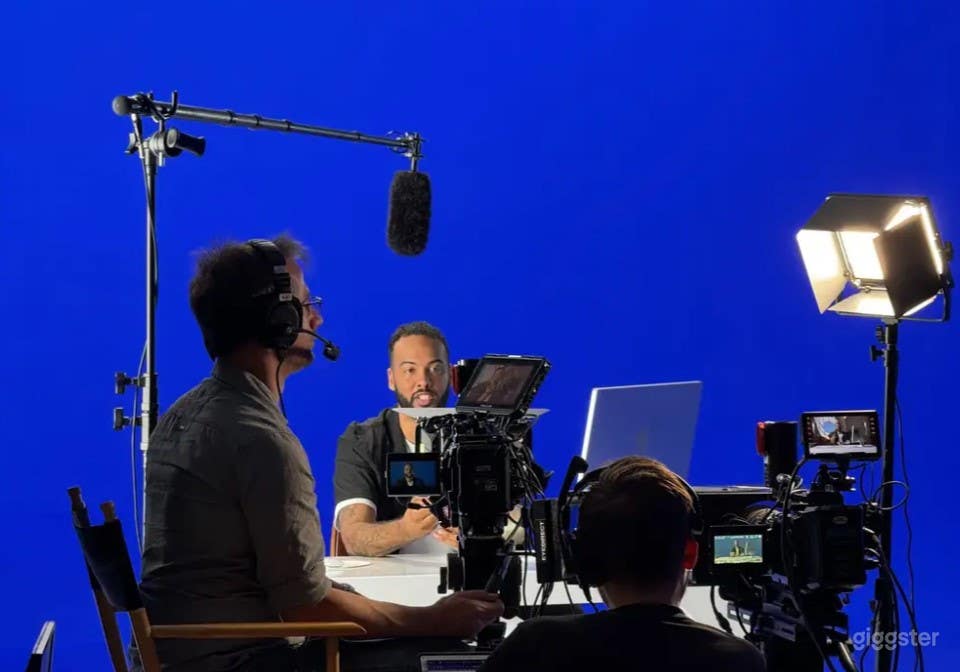 Stunning Pre-lite Blue Screen Studio | Rent this location on Giggster
