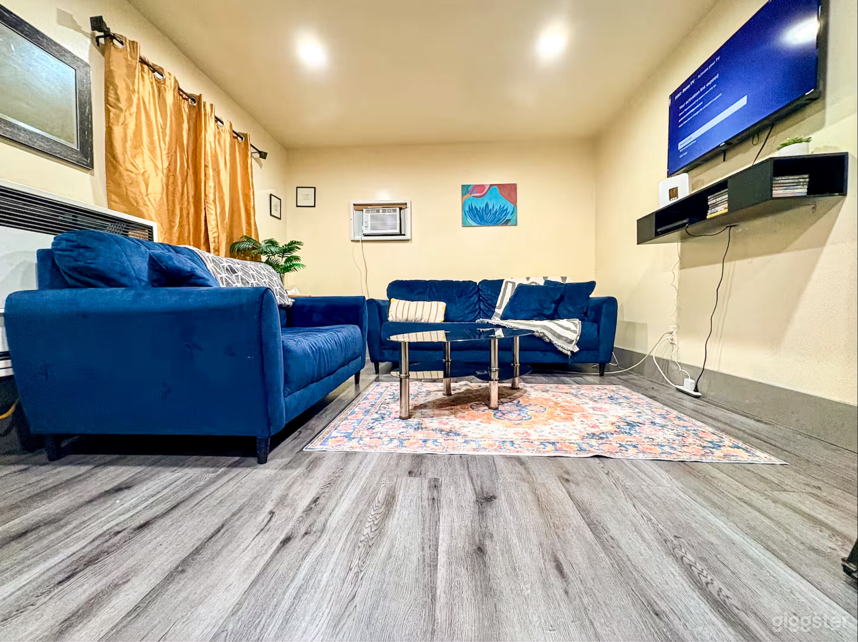 Bright Modern LA Residence with Open Layout, Neutral | Rent this ...