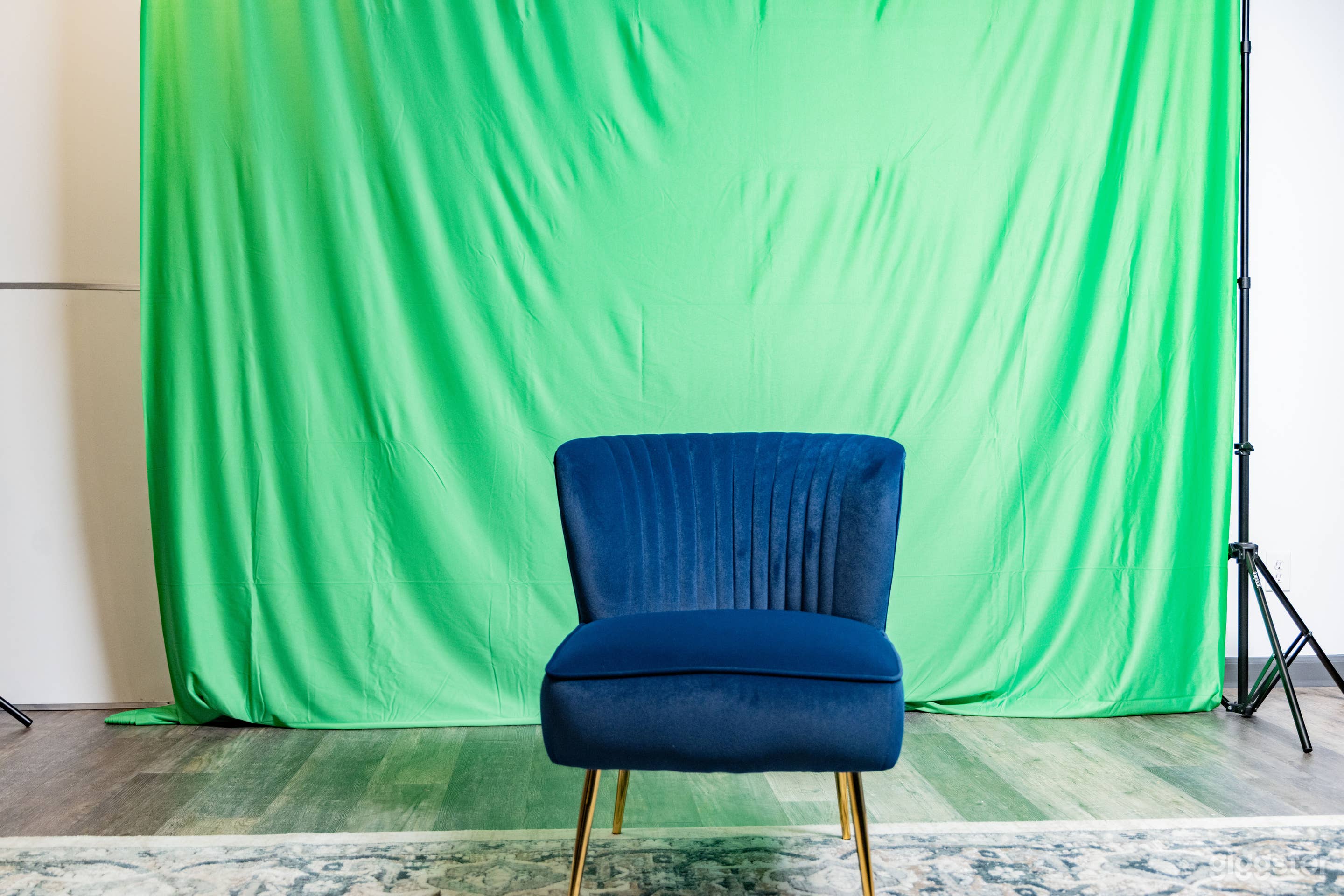 Mid City studio with lots of versatility | Rent this location on Giggster