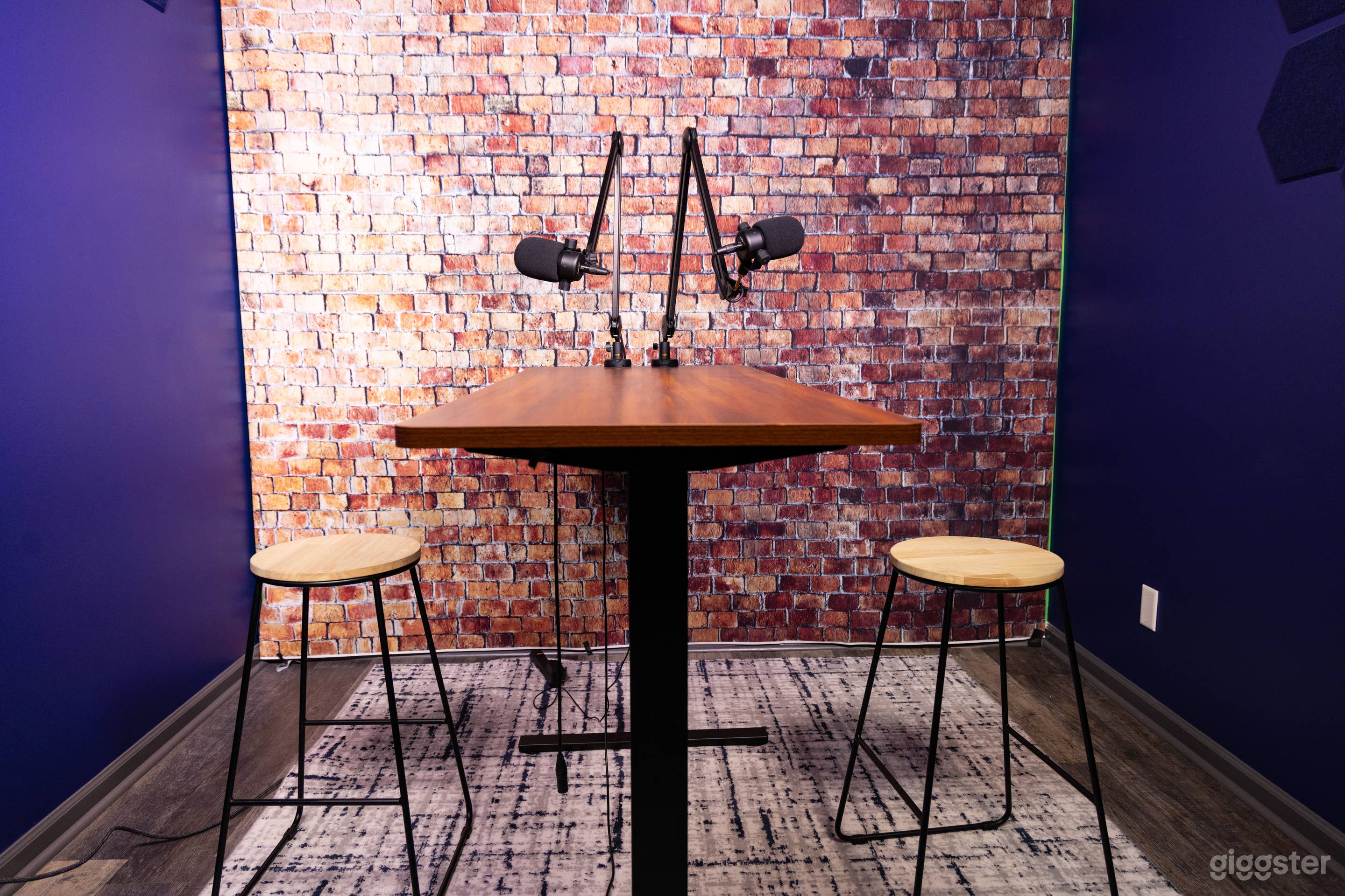 Mid City studio with lots of versatility | Rent this location on Giggster