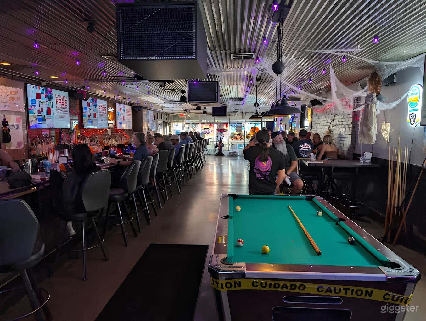 Classic Neighborhood Indoor Space | Rent this location on Giggster