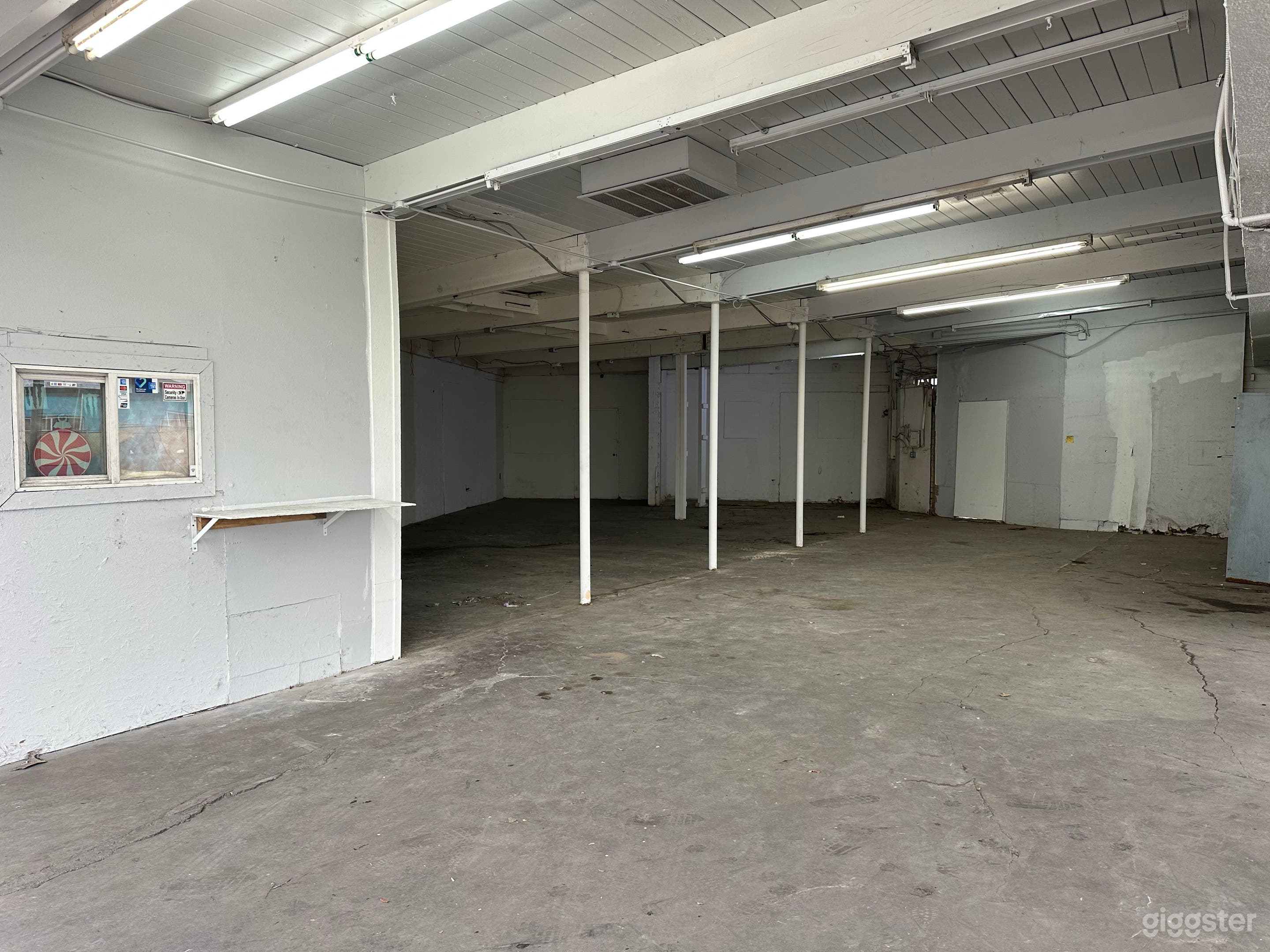 STAND ALONE WAREHOUSE FOR SHOOTING WITH PRIVATE PARKING! | Rent this ...