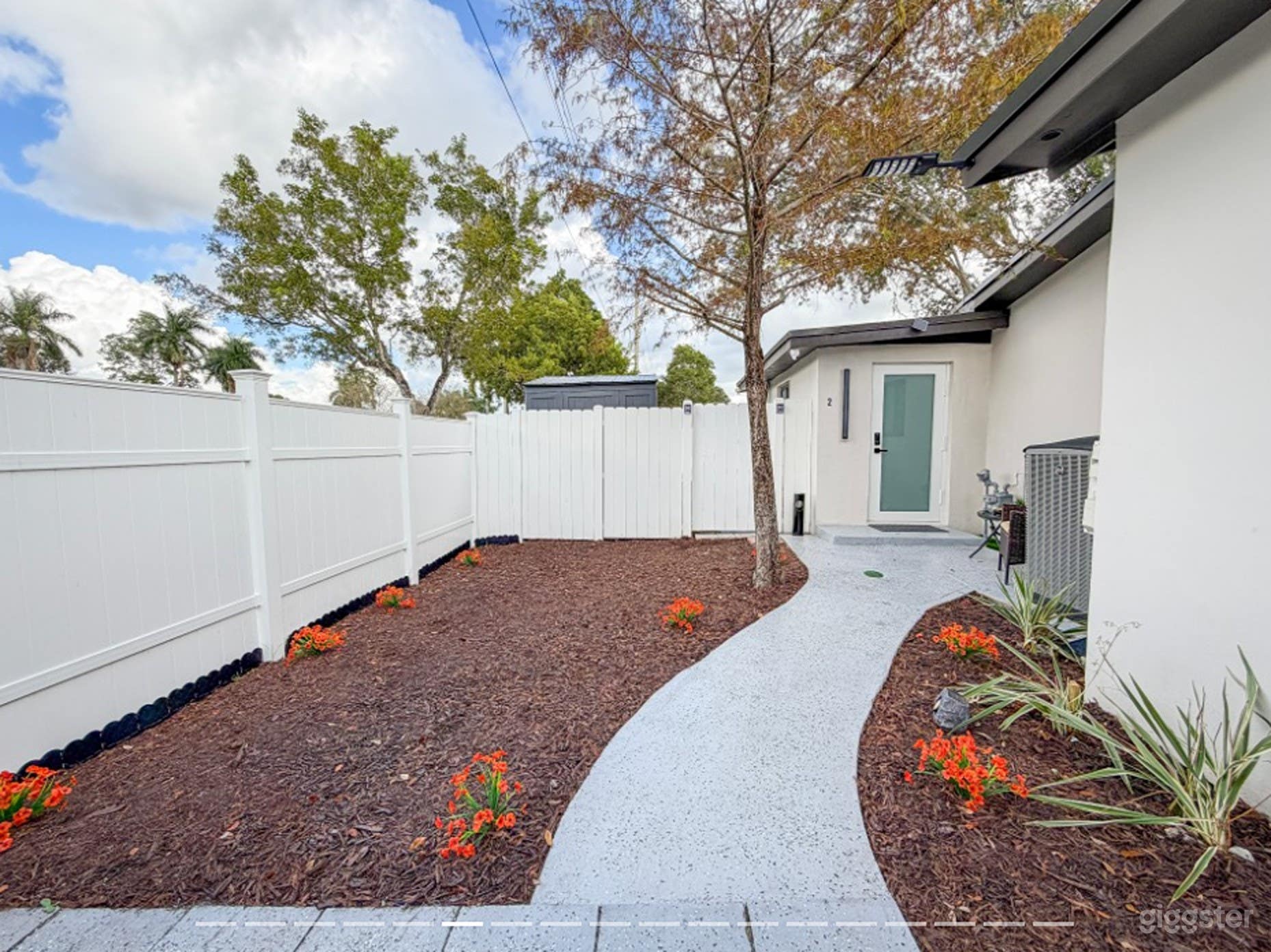 Exclusive modern studio | Rent this location on Giggster