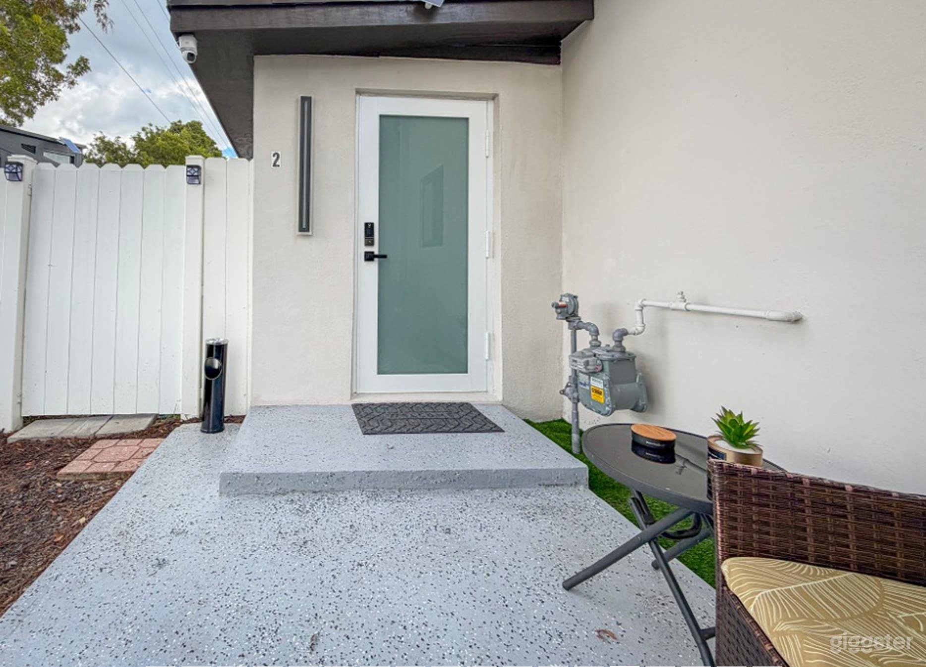 Exclusive modern studio | Rent this location on Giggster