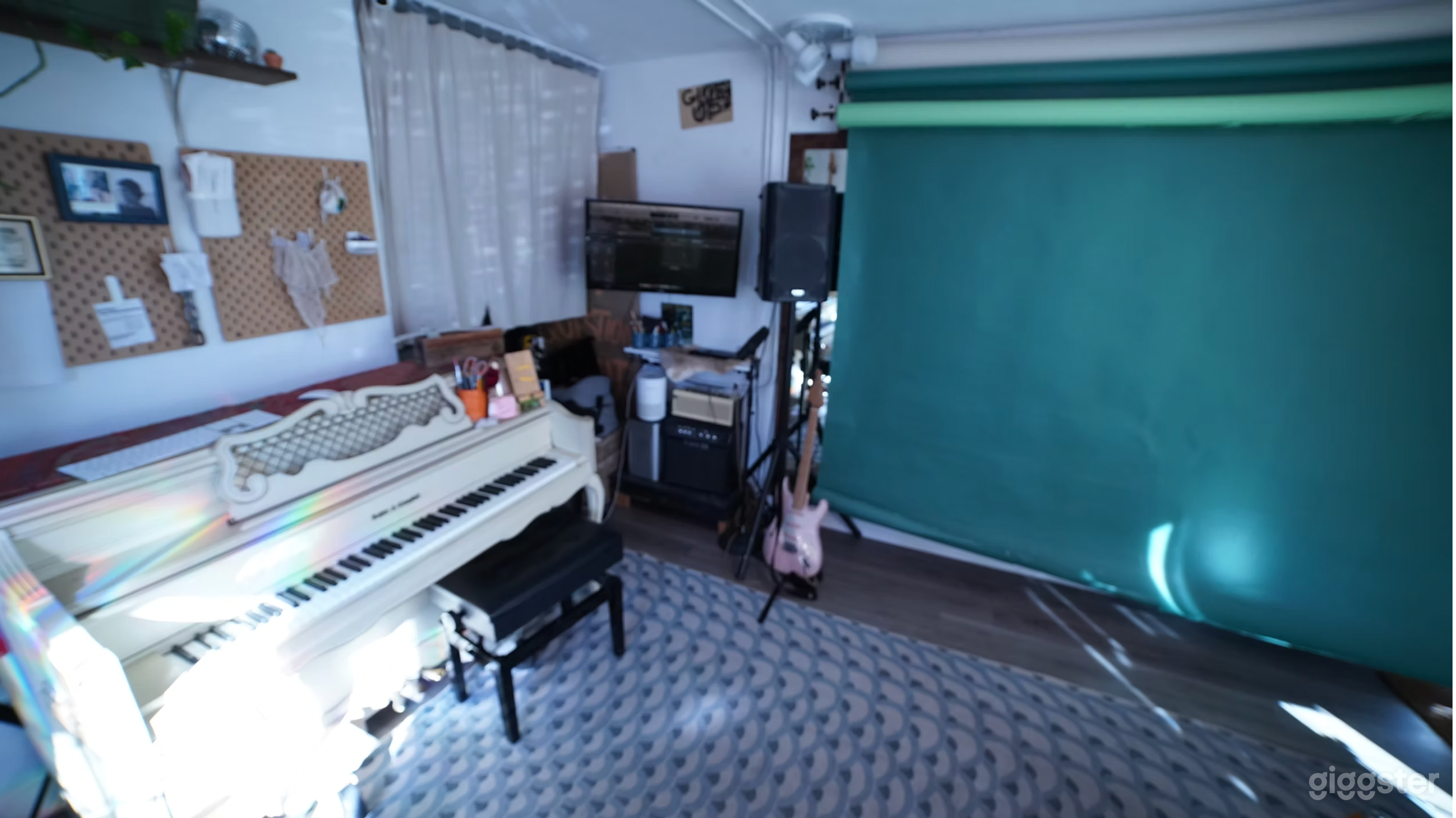 Cute Music Rehearsal Studio with Photo Backdrops | Rent this location ...